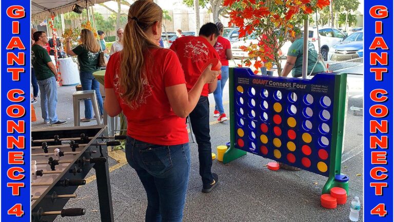 Connect Four -Giant Game – COCKTAIL HOUR ENTERTAINMENT