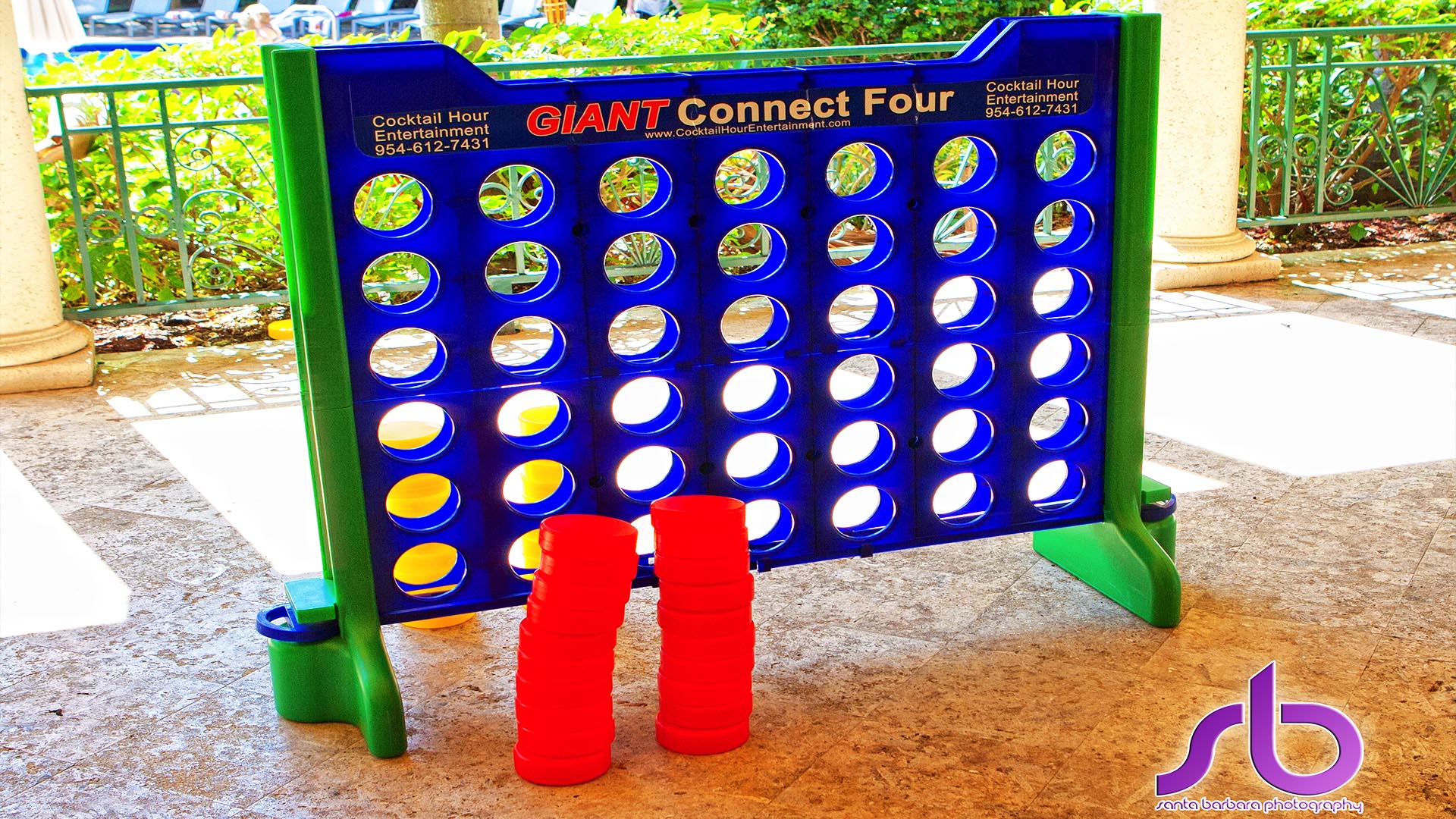 Connect Four -Giant Game – COCKTAIL HOUR ENTERTAINMENT