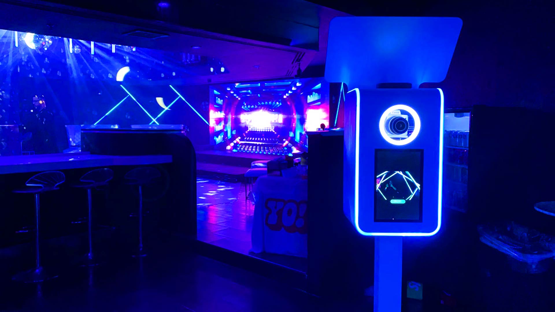 Venture Booth – COCKTAIL HOUR ENTERTAINMENT